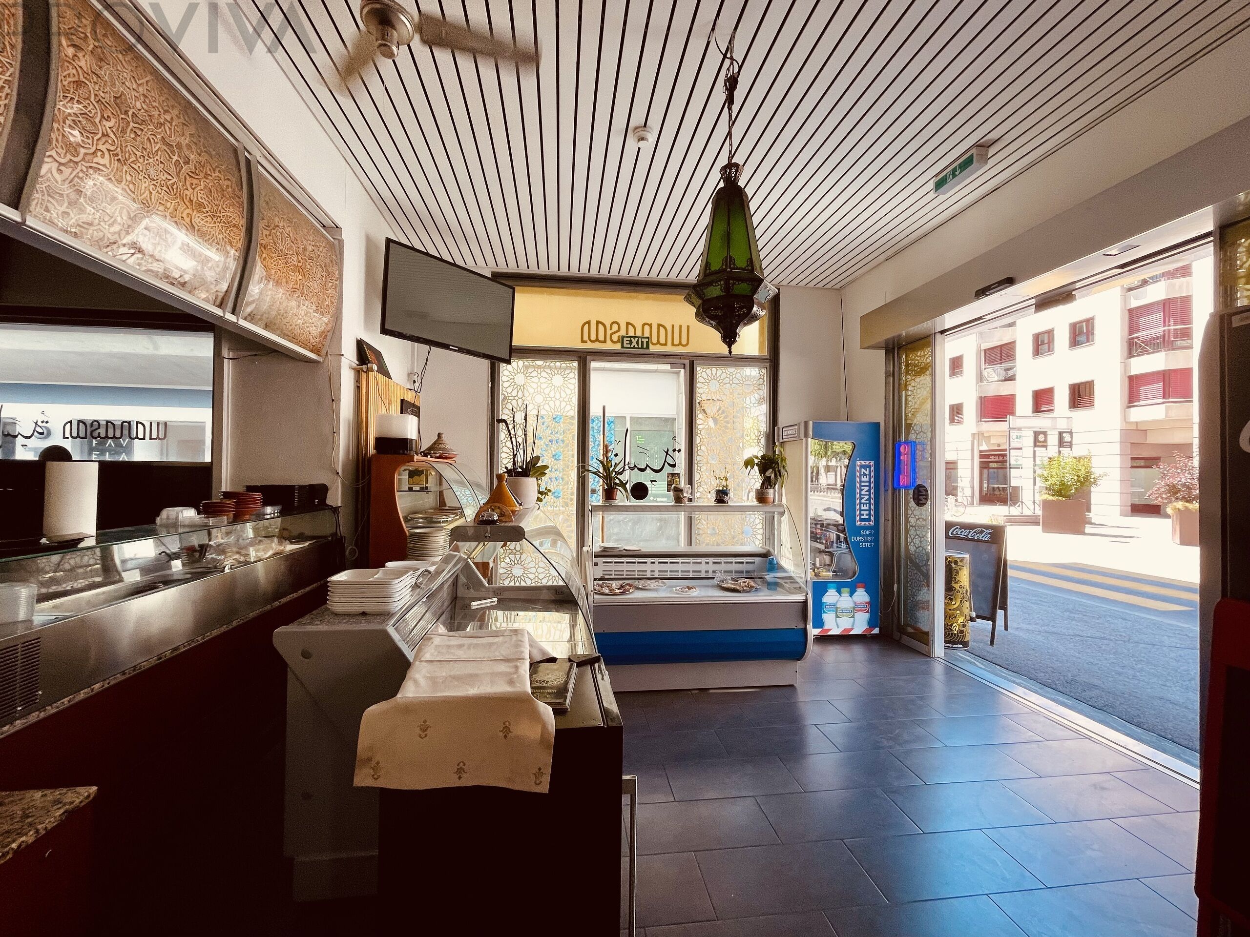 Einziges Café-Restaurant der Stadt mit einem konformen Raucherbereich!